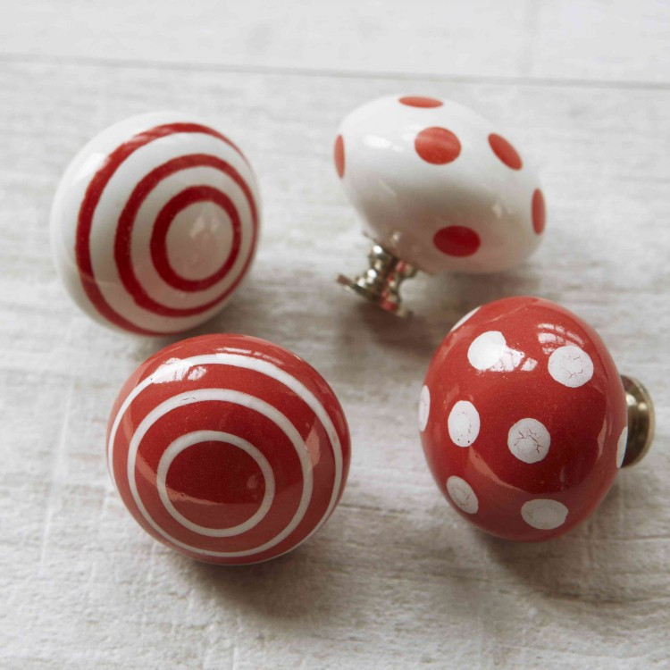 National Day Special: 10 Red And White Home Accessory Ideas | Renonation